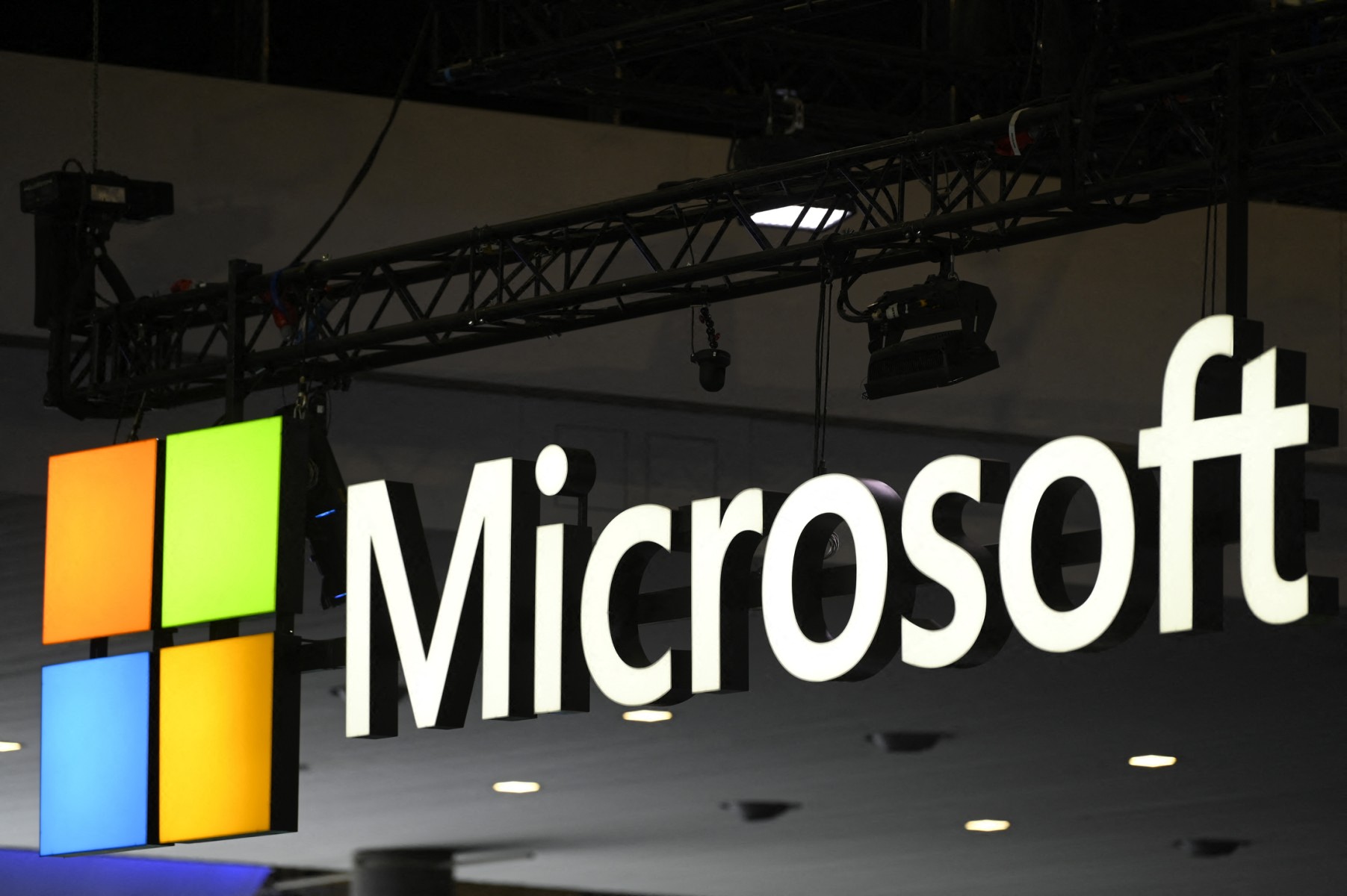Microsoft تتفوق على Apple لتصبح الشركة الأكثر قيمة في العالم Microsoft تتفوق على Apple لتصبح الشركة الأكثر قيمة في العالم
