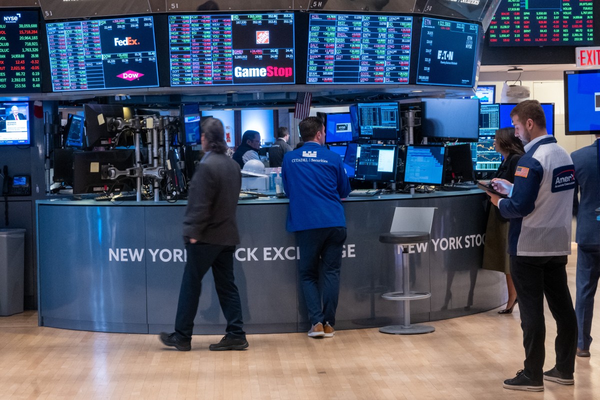 قناة CNBC عربية | استقرار العقود الآجلة للأسهم الأميركية بعد إغلاق ...